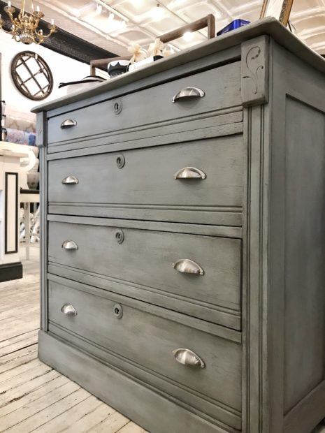 KEYHOLE DRESSER - SuitePieces